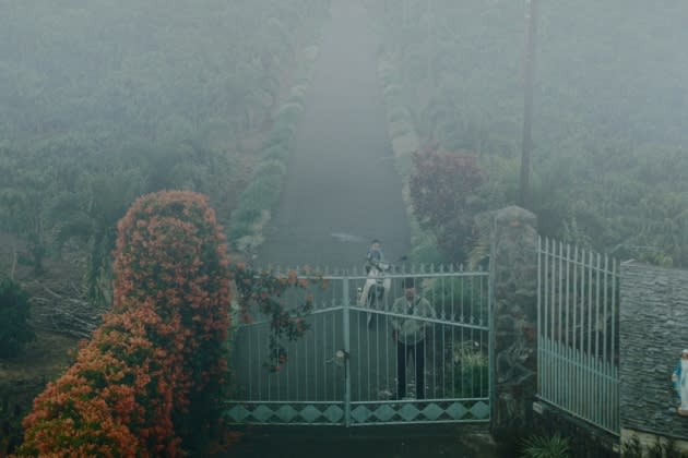 Inside the Yellow Cocoon Shell (Pham Thien An, Vietnam/Singapore/France ...